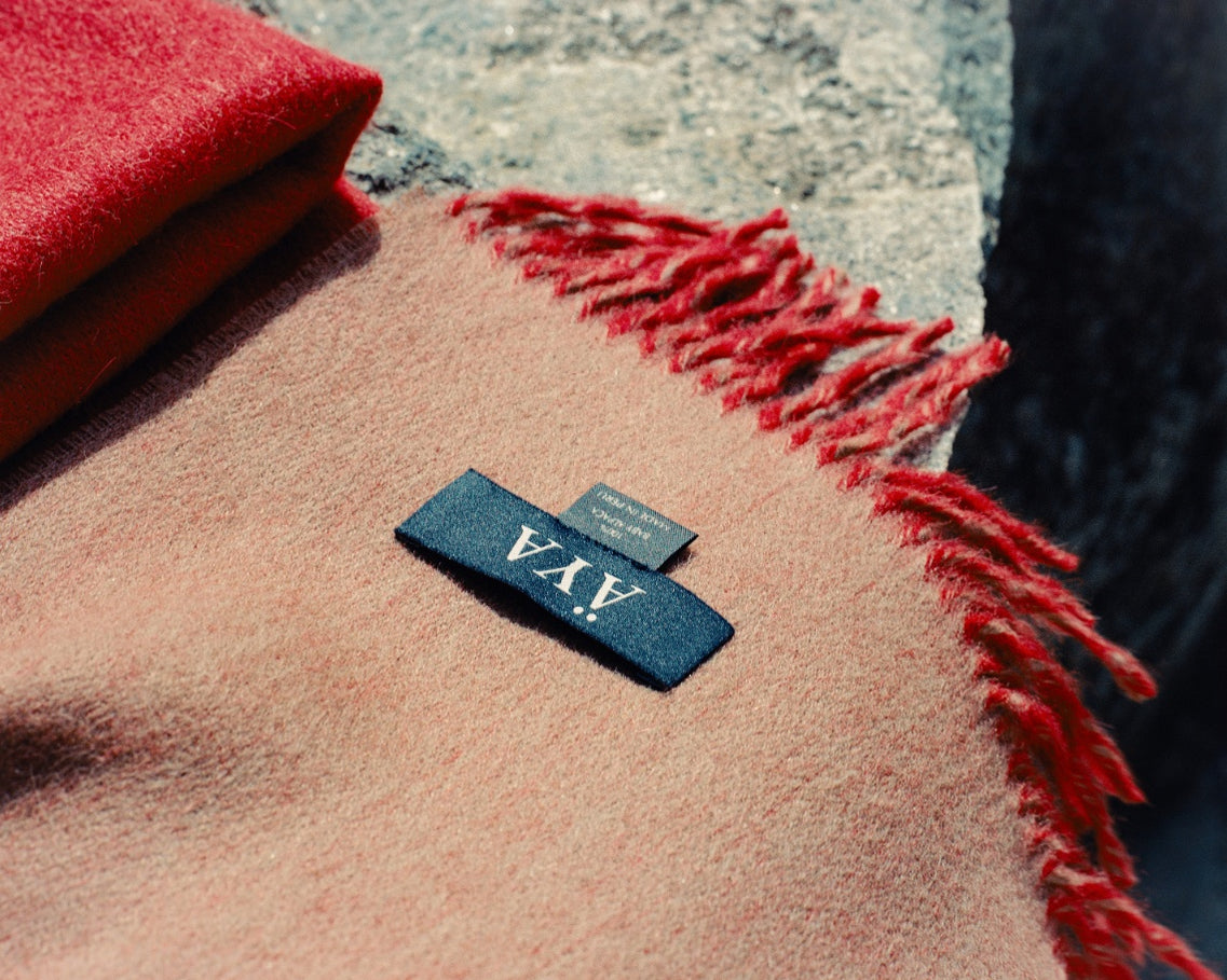 Is Alpaca Wool Itchy? How It Compares with Other Wool – ÄYA Alpaca